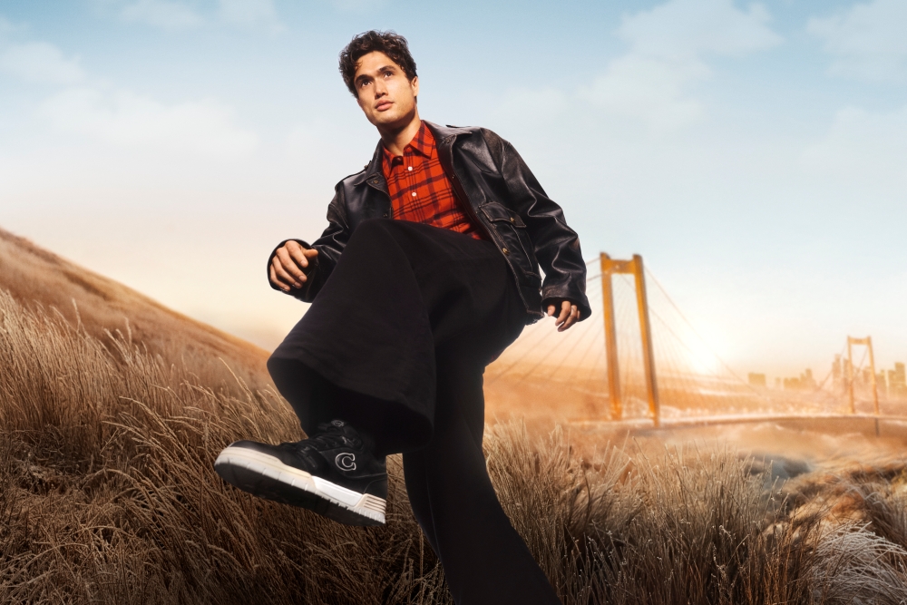 Bintang, Kamera Dan Perayaan Bersama Charles Melton - ELLE MEN Malaysia